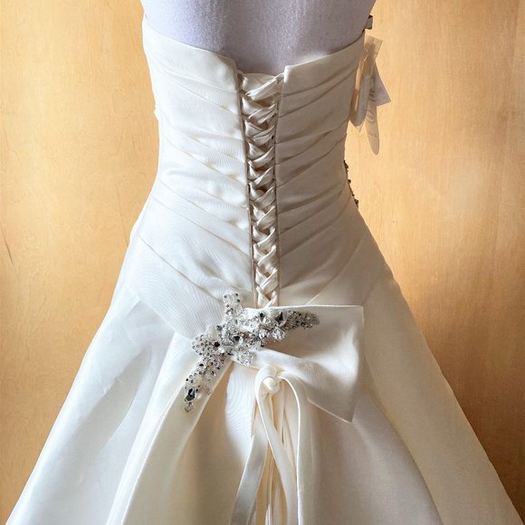 Alfred Angelo | Dresses | Nwt Sz Alfred Angelo 2182c Creamsilver ...